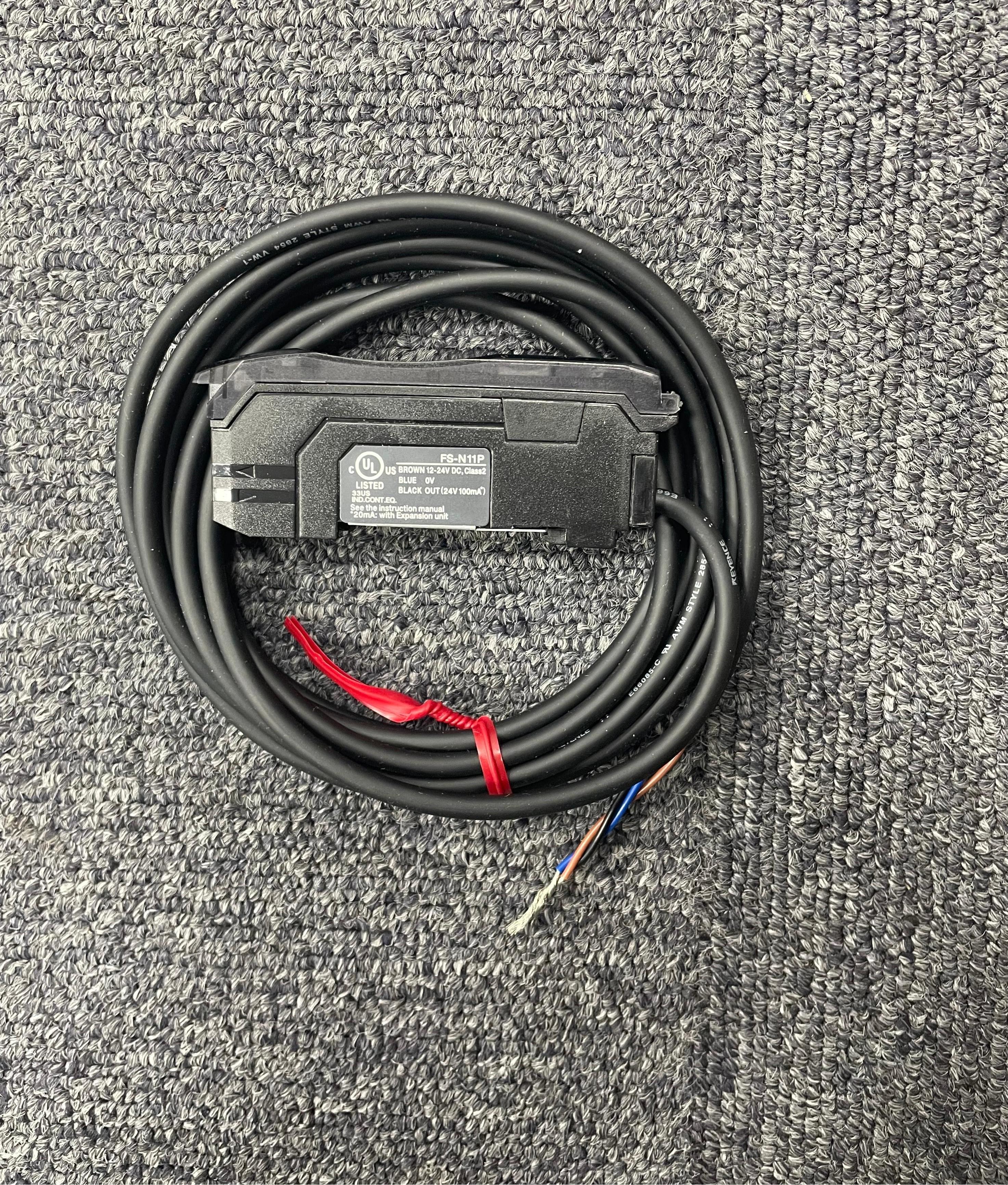 KEYENCE FS-N11P Fiber Amplifier, Cable Type, Main Unit, PNP
